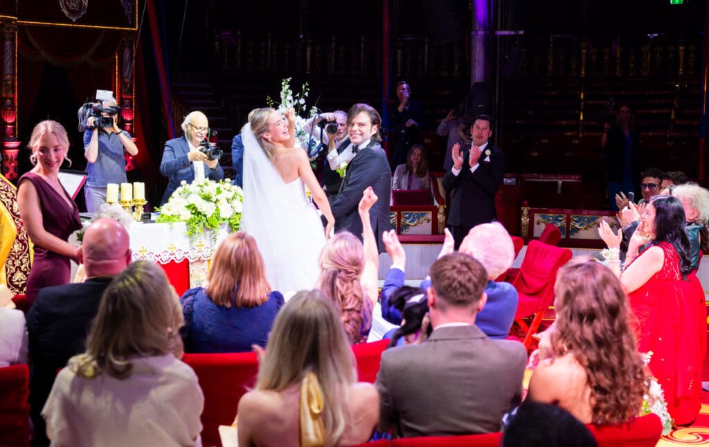 Hochzeit im Chapiteau: Adrian Paul Roncalli und Renée Boyle sagen Ja ...
